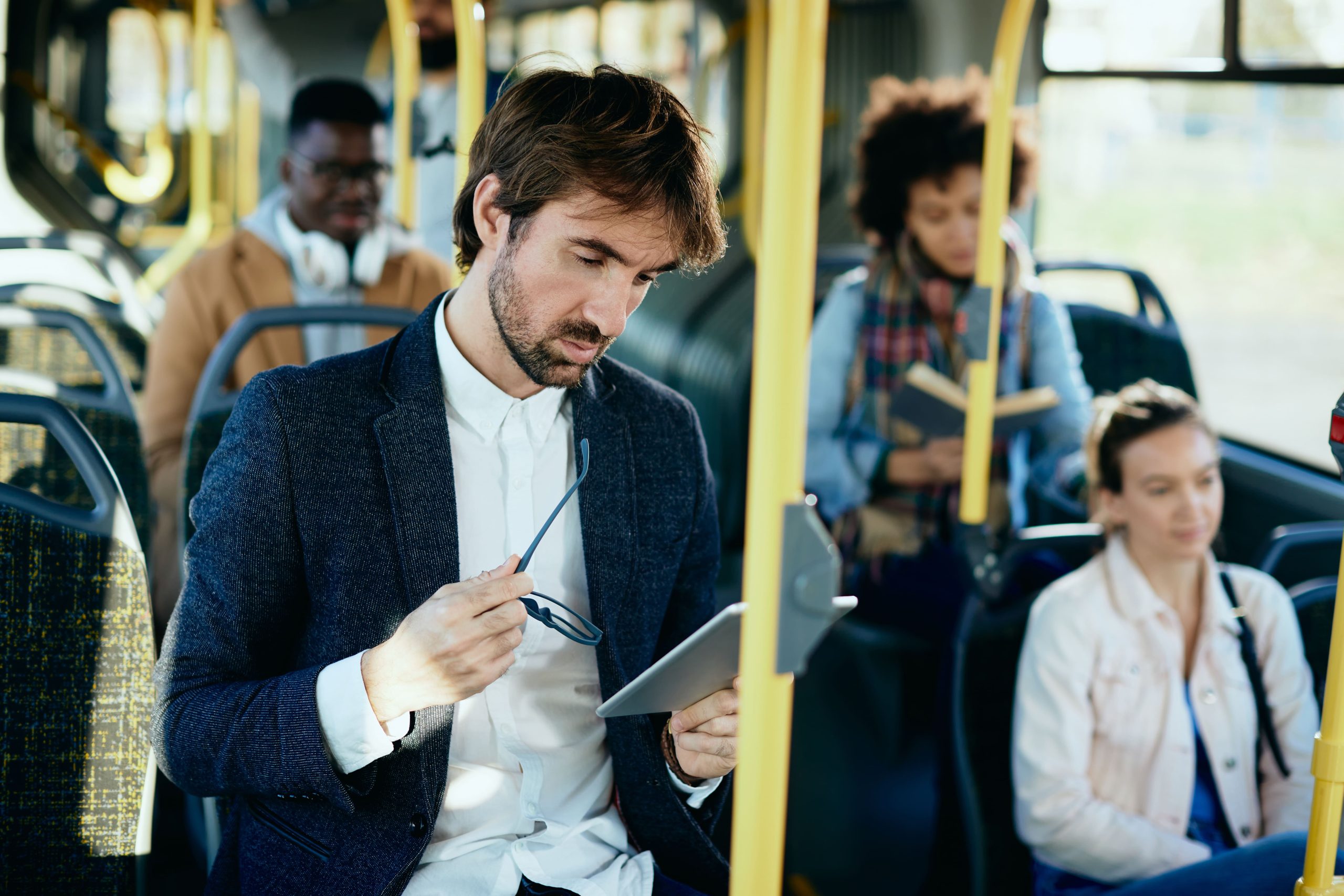 Optimising corporate transport: bus tracker for employees - BatOnRoute